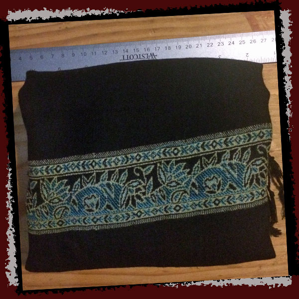 The Many Ways to Use a Shawl - Simple Survival Skills | #survivalhack